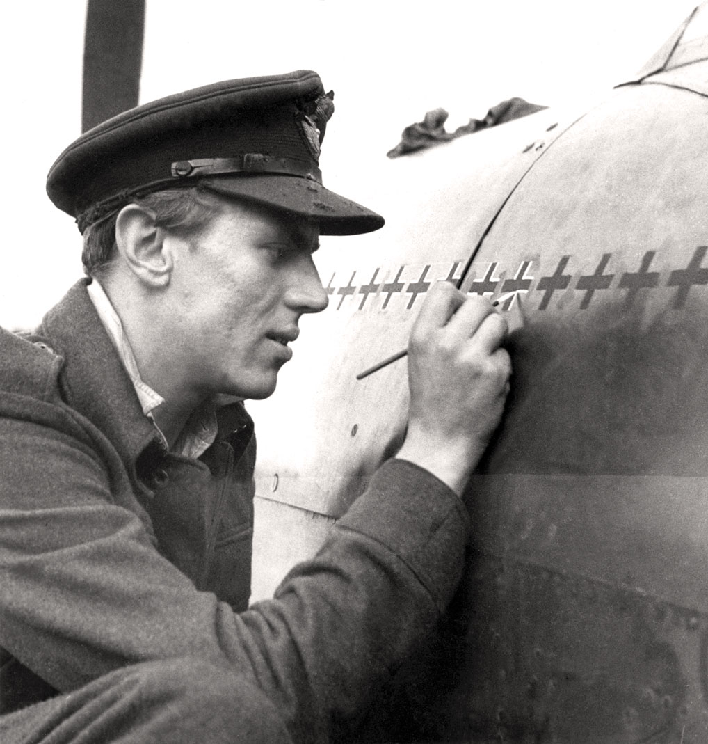 Historic WWII Photo – Marking Kills - Legion Magazine