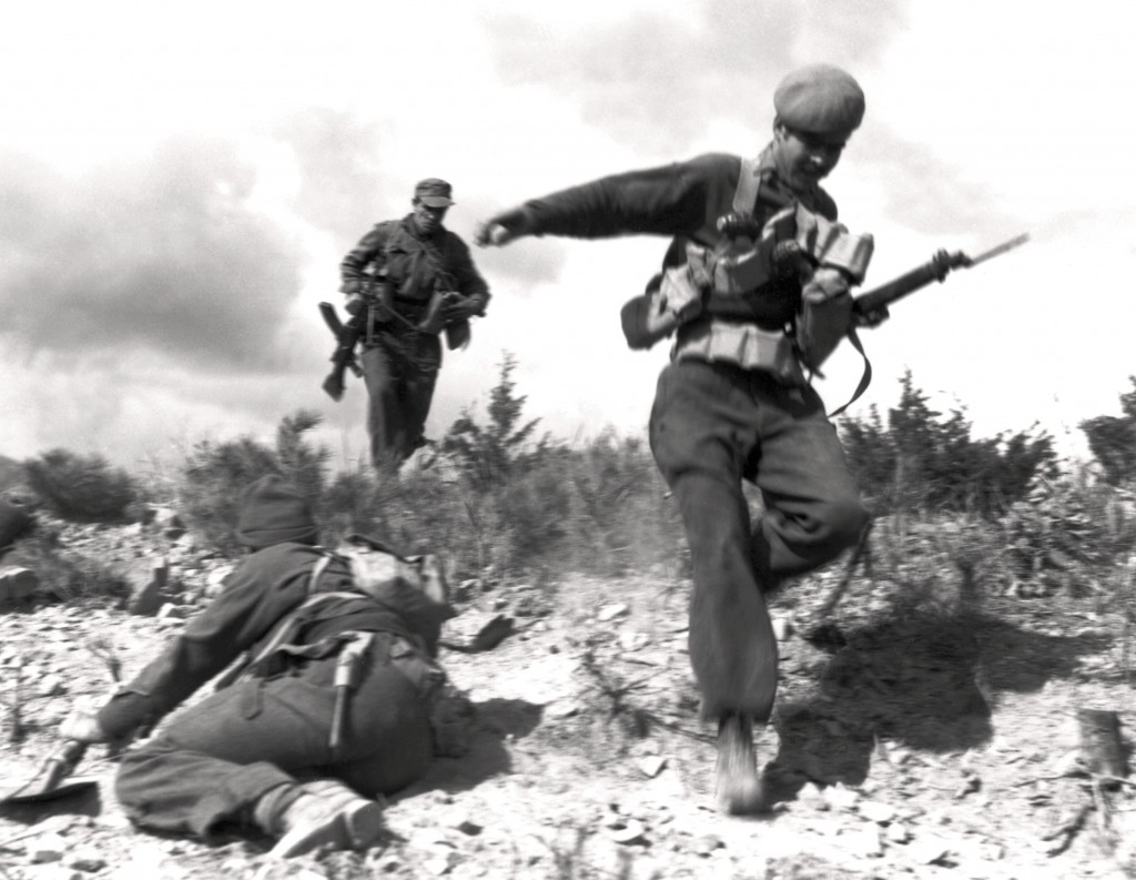 Historic Korean War Photo – Under Enemy Fire - Legion Magazine