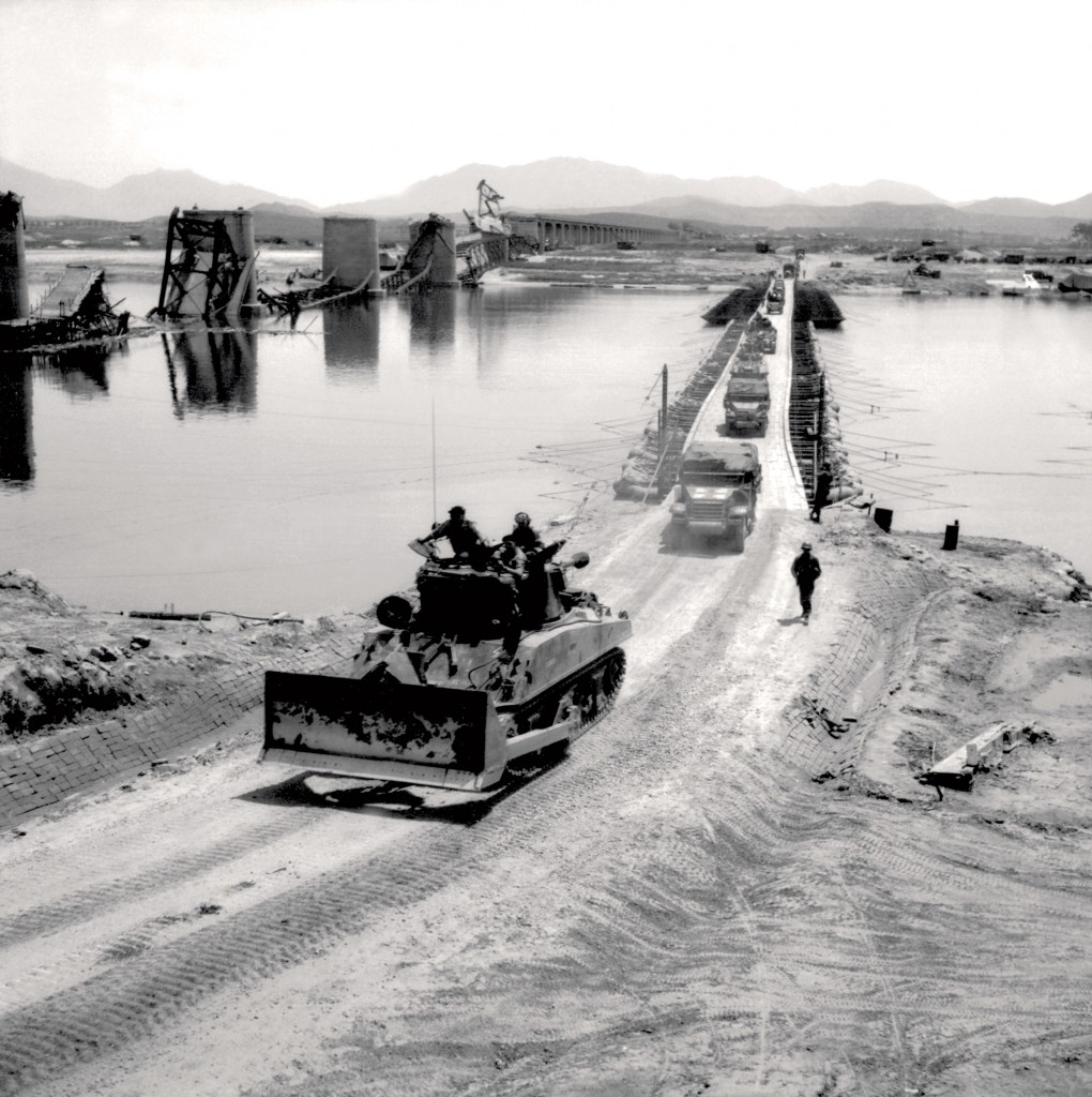 Historic Korean War Photo – Crossing The Han River - Legion Magazine