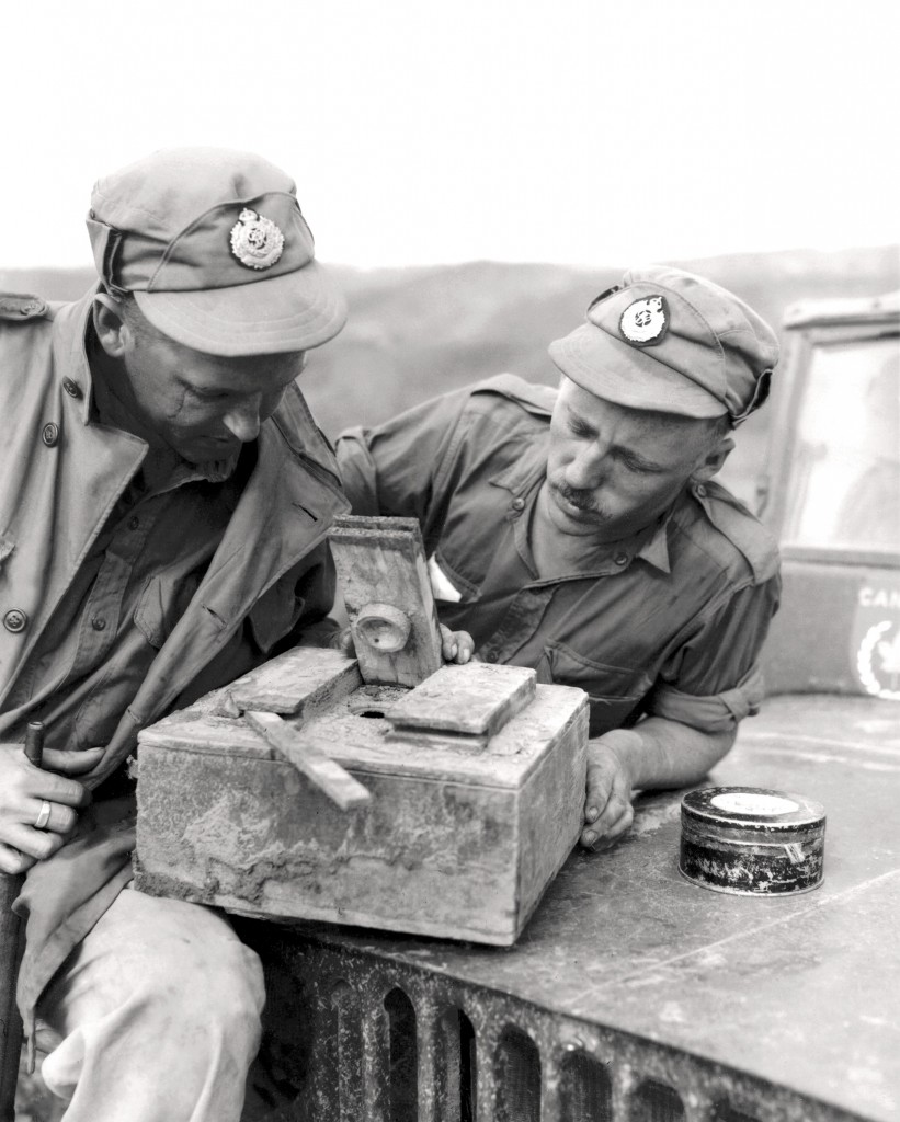 Historic Korean War Photo – Examining A Chinese Box Mine - Legion Magazine