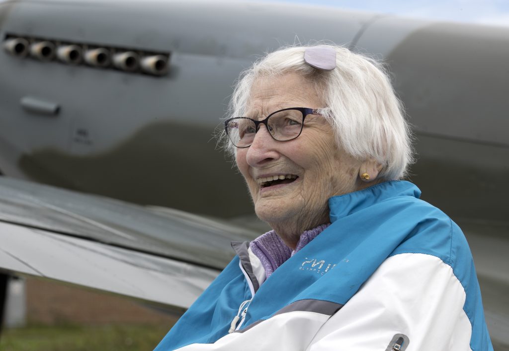 Jaye Edwards: A woman pilot in wartime Britain - Legion Magazine